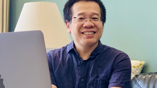 Cầm bút giữa những hiểm nguy kề sát - Nhịp sống kinh tế Việt Nam & Thế giới