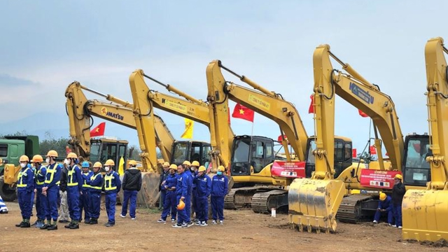 Transport sector targets disbursing 90% of 2023 plan - Vietnam Economic ...