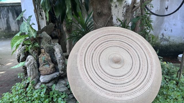 Chuyện về chiếc lồng bàn “siêu thủ công” có giá lên tới 30 triệu đồng ...