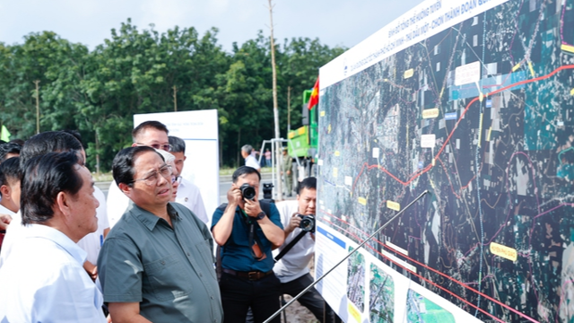 PM asks to speed up expressway connecting HCM City with Binh Duong and Binh Phuoc provinces ...
