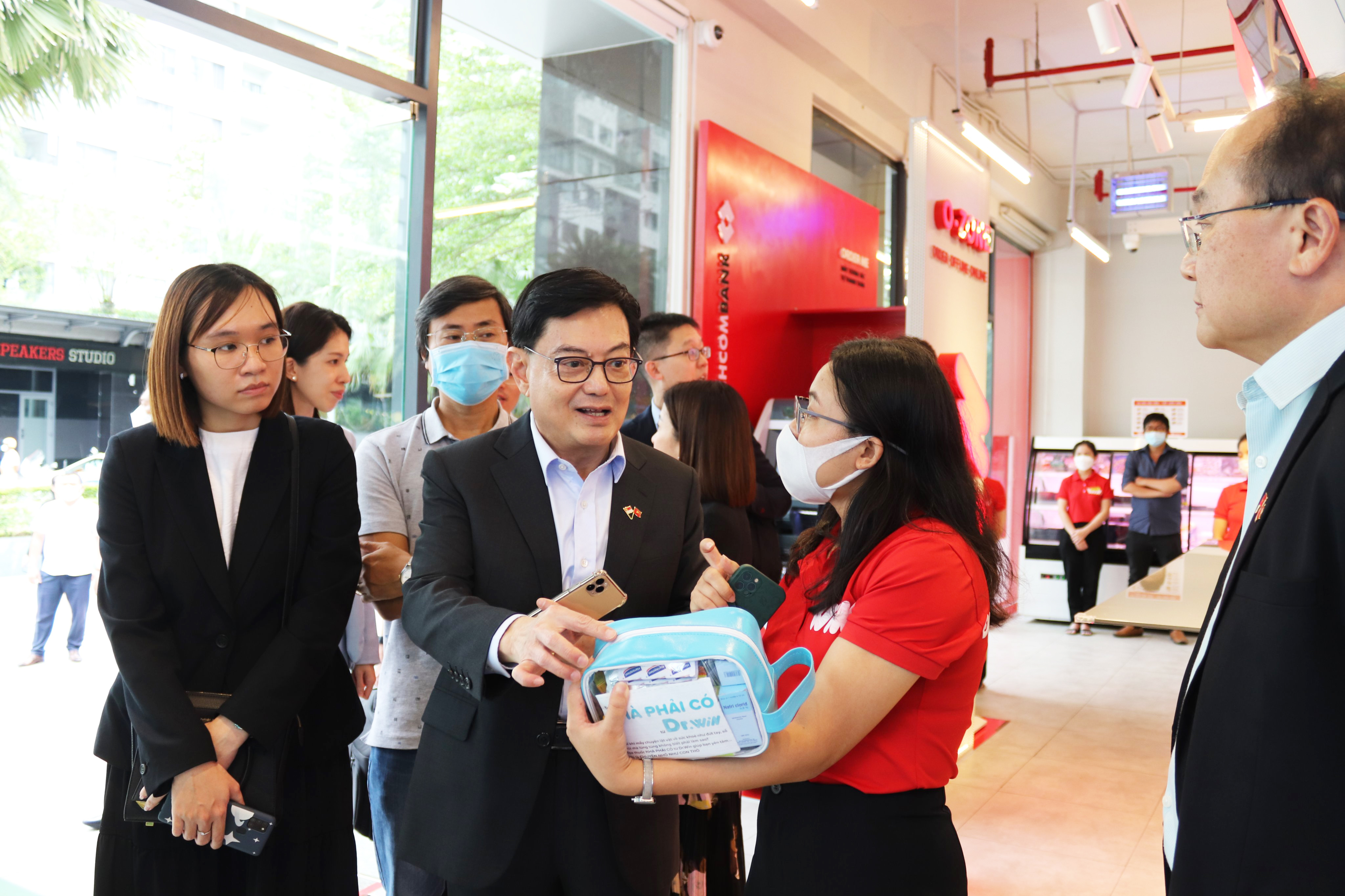Phó Thủ tướng Singapore thăm cửa hàng WIN của Tập đoàn Masan - VnEconomy