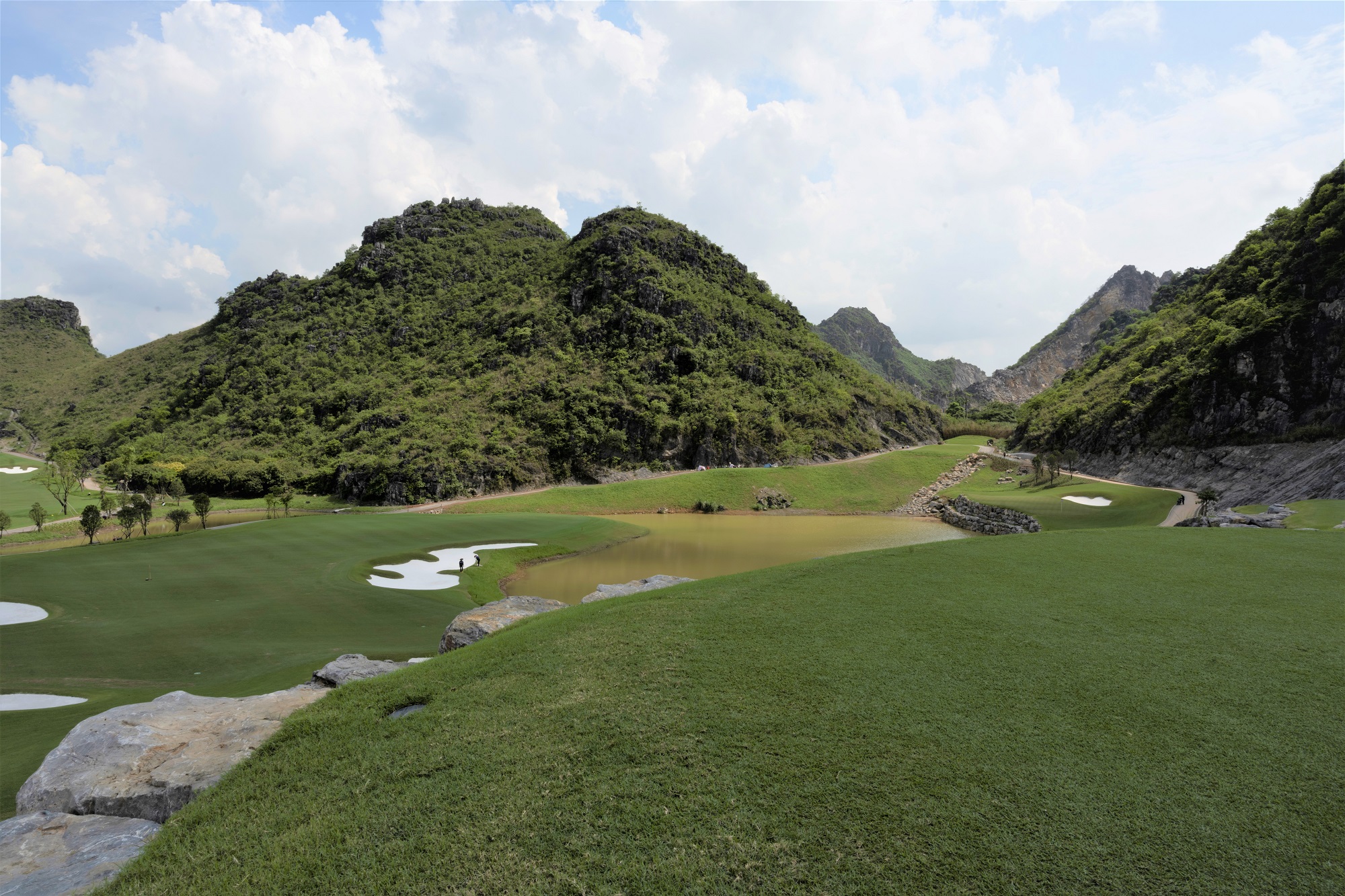 Khai trương khu phức hợp thể thao và du lịch Legend Valley Country Club ...