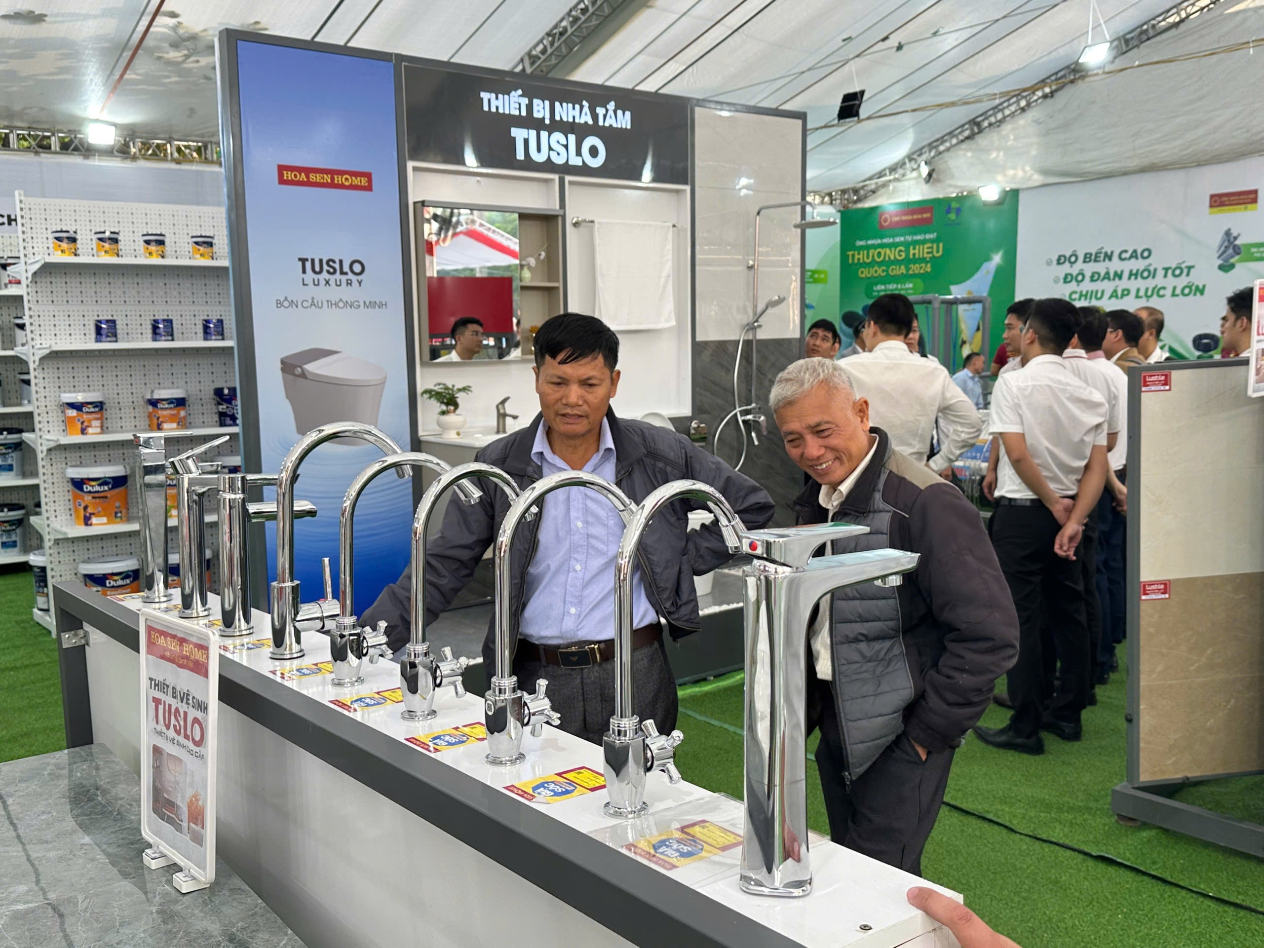 Hoa Sen Home “đồng hành” cùng người tiêu dùng vượt qua nỗi lo mua vật liệu xây dựng cuối năm ...