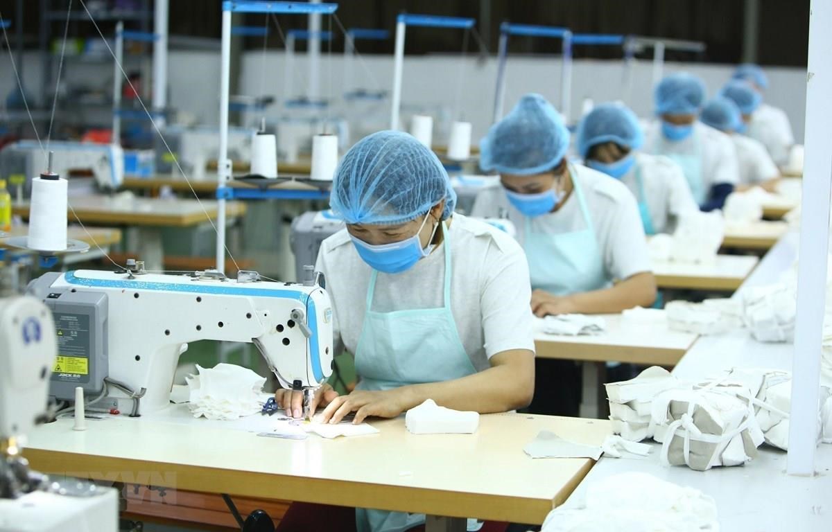 60% lao động đang làm việc tại các khu công nghiệp, khu chế xuất là nữ ...