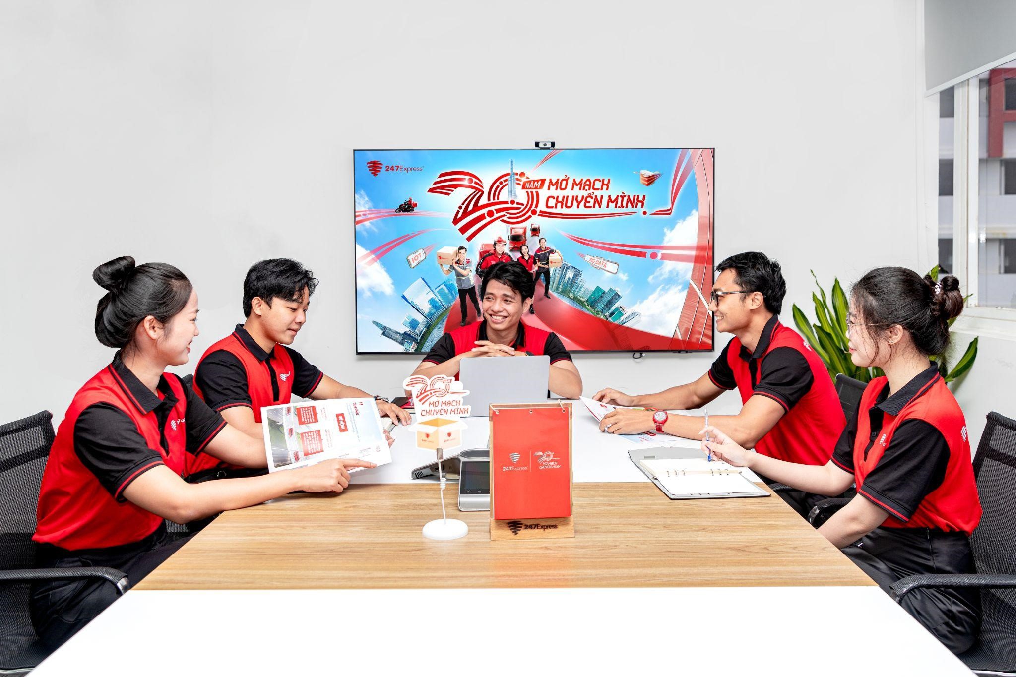 247Express ra mắt bộ nhận diện rực rỡ, đậm tinh thần “chiến binh giao vận” nhân kỷ niệm 20 năm ...